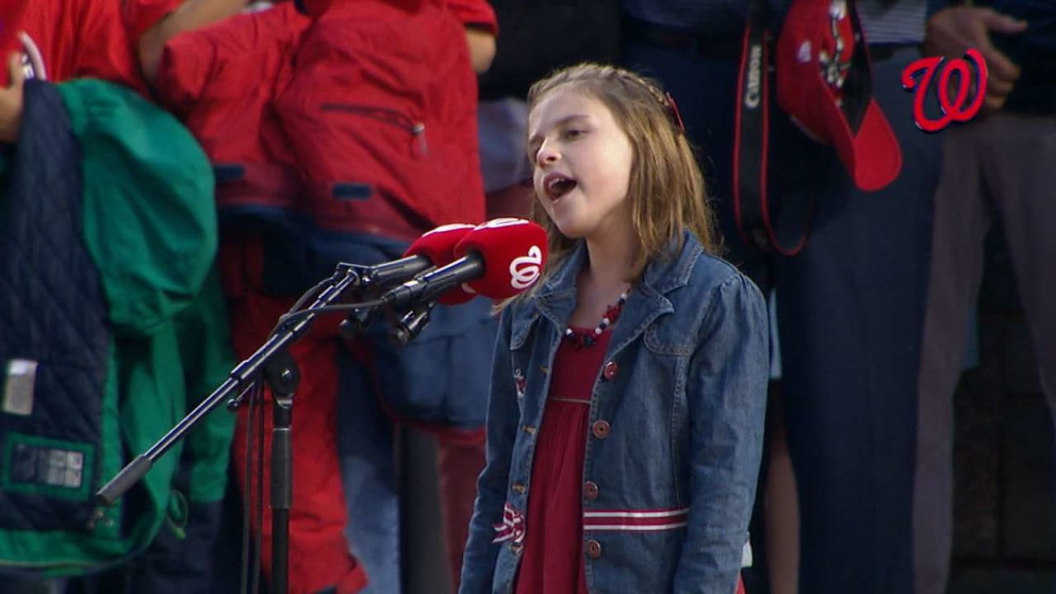 Alyssa Shepard sings national anthem | 05/23/2016 | MLB.com