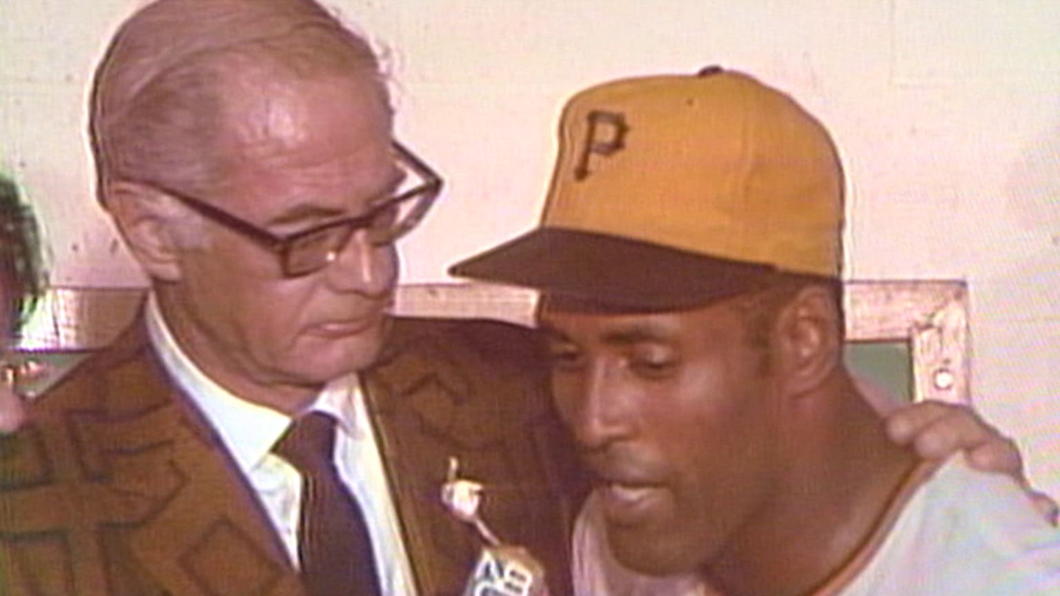 1971 WS Gm7: Clemente delivers message to his parents | 10/16/1971 ...