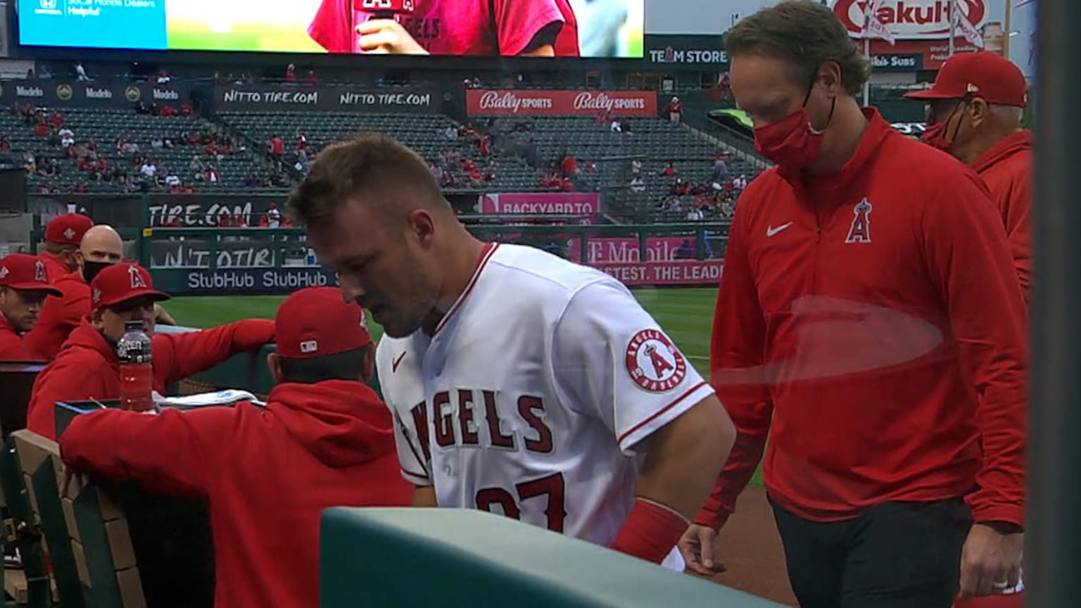 Mike Trout leaves the game with an injury | 05/17/2021 | MLB.com
