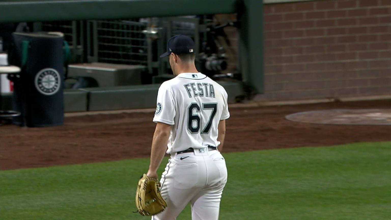 Matthew Festa ends the threat in the 9th | 06/16/2022 | Seattle Mariners