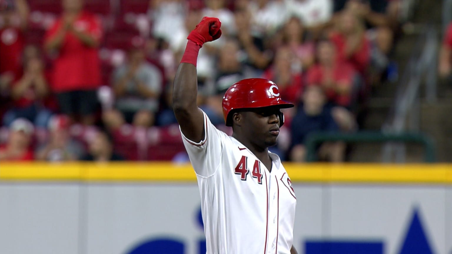 Aristides Aquino pokes an RBI double to right field | 07/01/2021 ...
