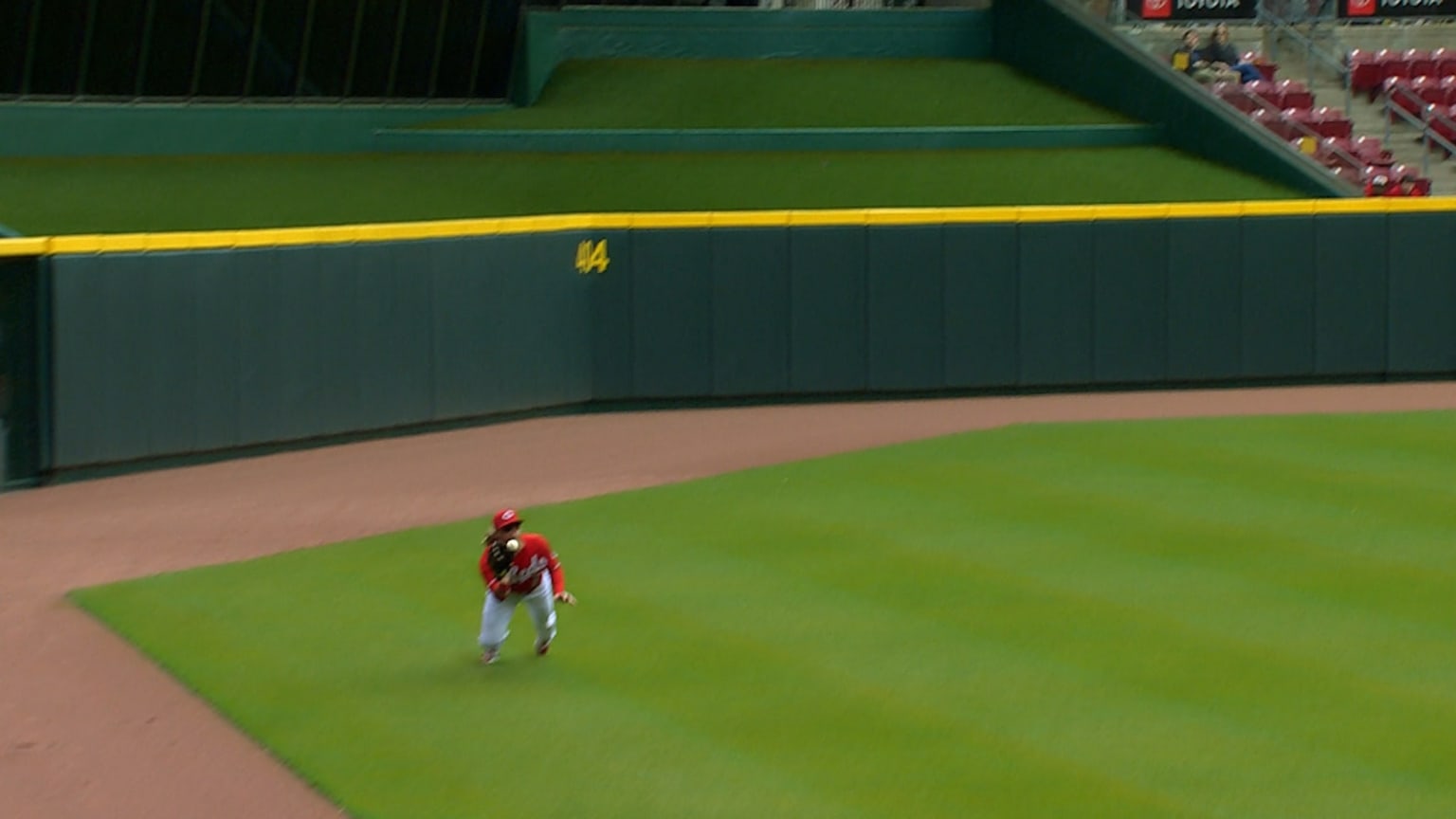Jake Fraley leaves his feet to make a diving catch | 04/28/2022 ...