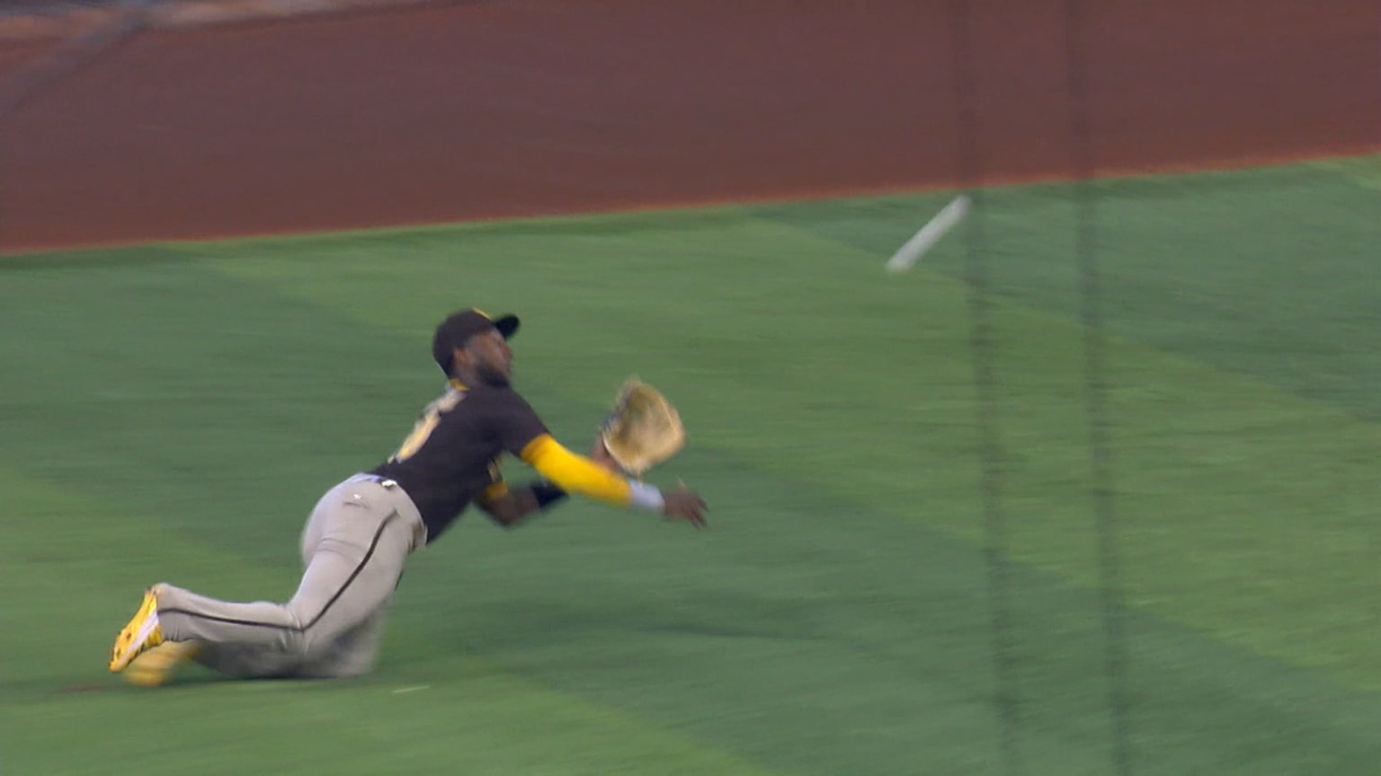 Jurickson Profar's diving catch | 07/25/2021 | San Diego Padres