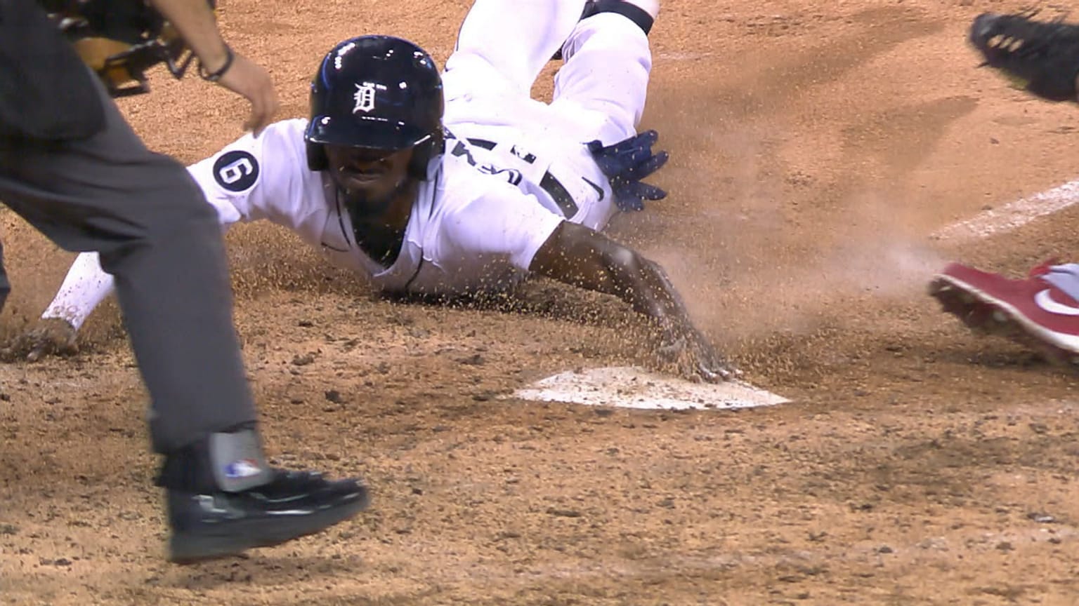 Travis Demeritte scores on a wild pitch | 07/31/2020 | Detroit Tigers