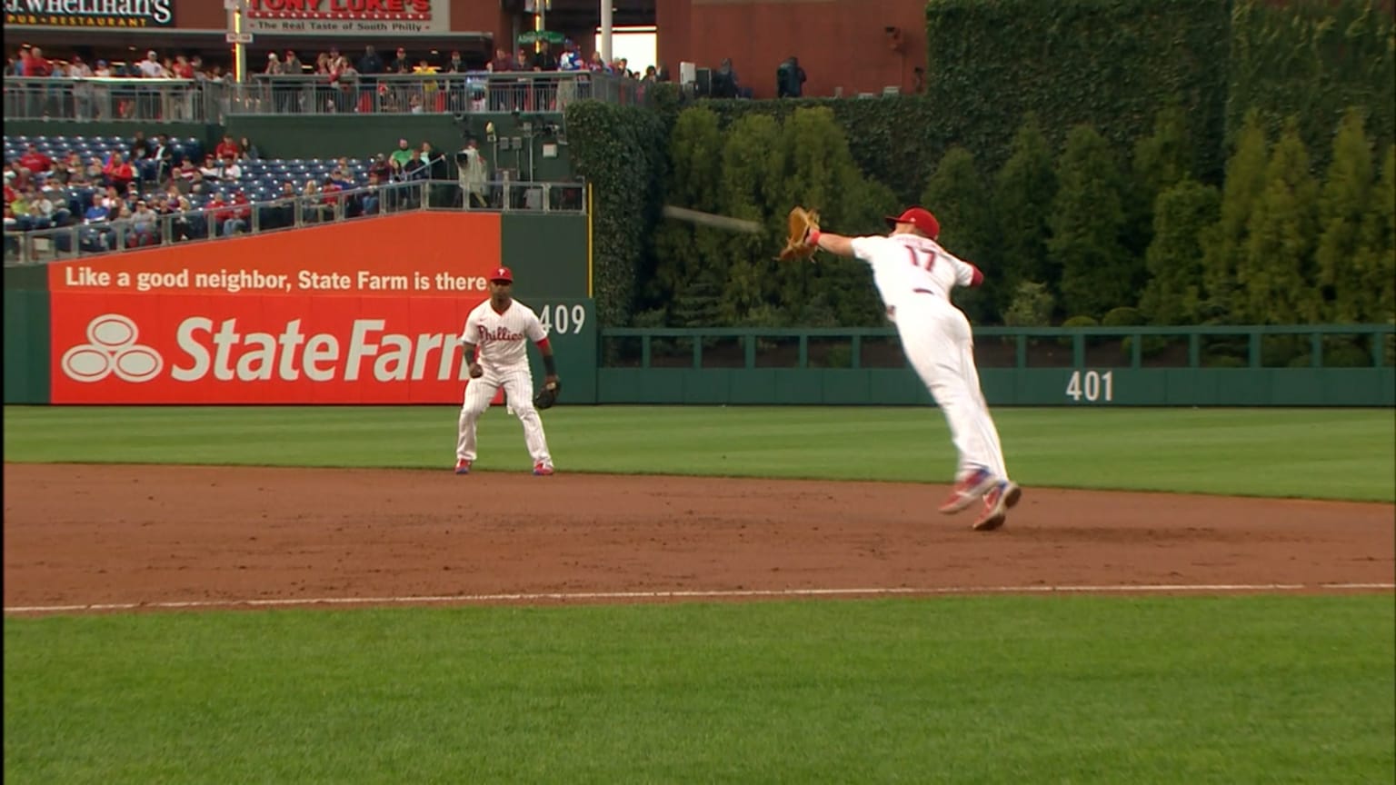 Rhys Hoskins makes a diving catch in the 3rd inning | 05/04/2022 ...