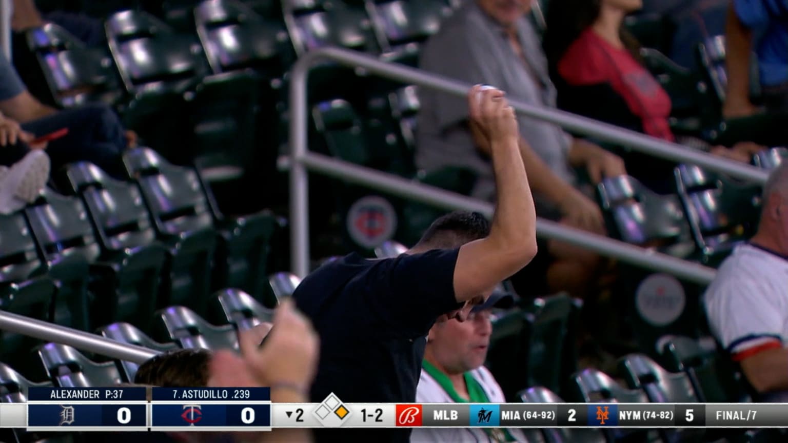 Tyler Alexander lanza a las gradas a 106 pies | 28/09/2021 | Los Tigers ...