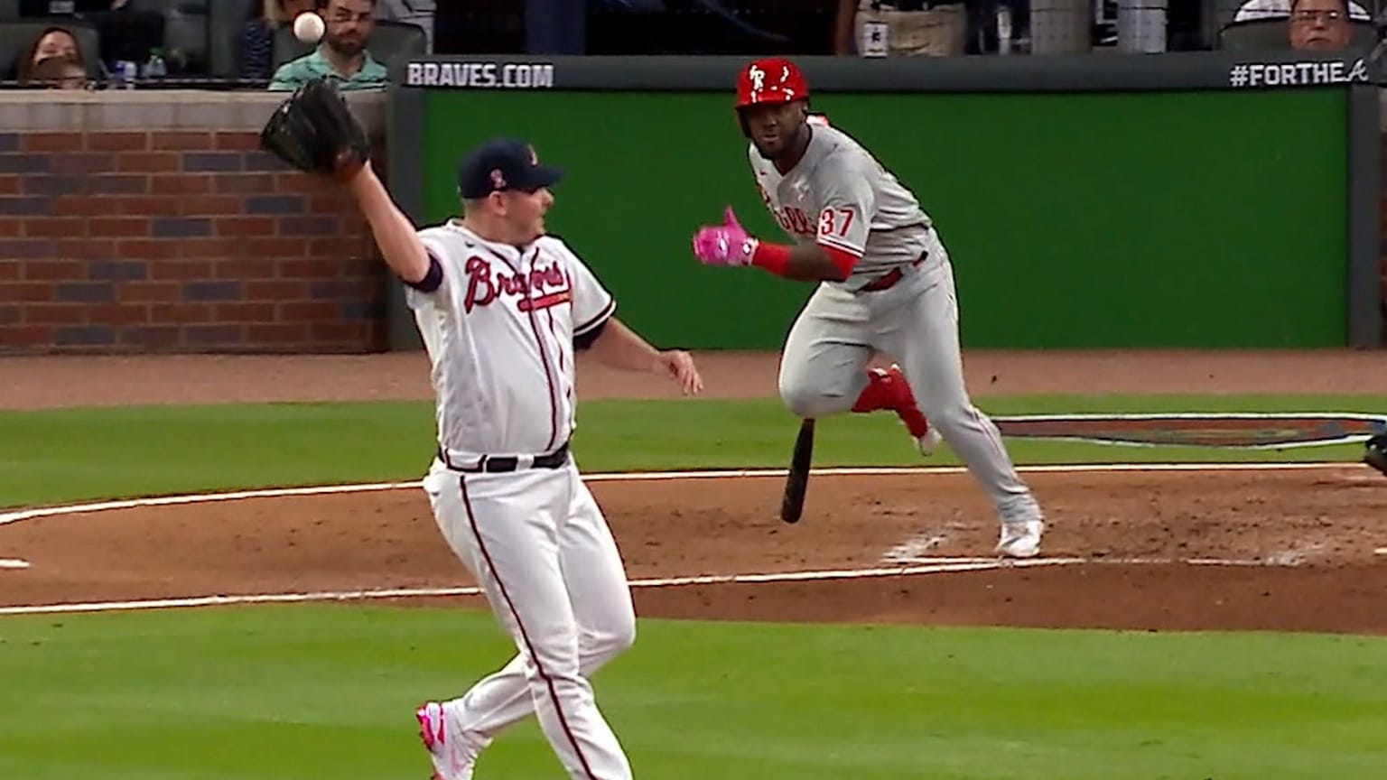 Tyler Matzek goes behind-the-back | 05/09/2021 | Houston Astros