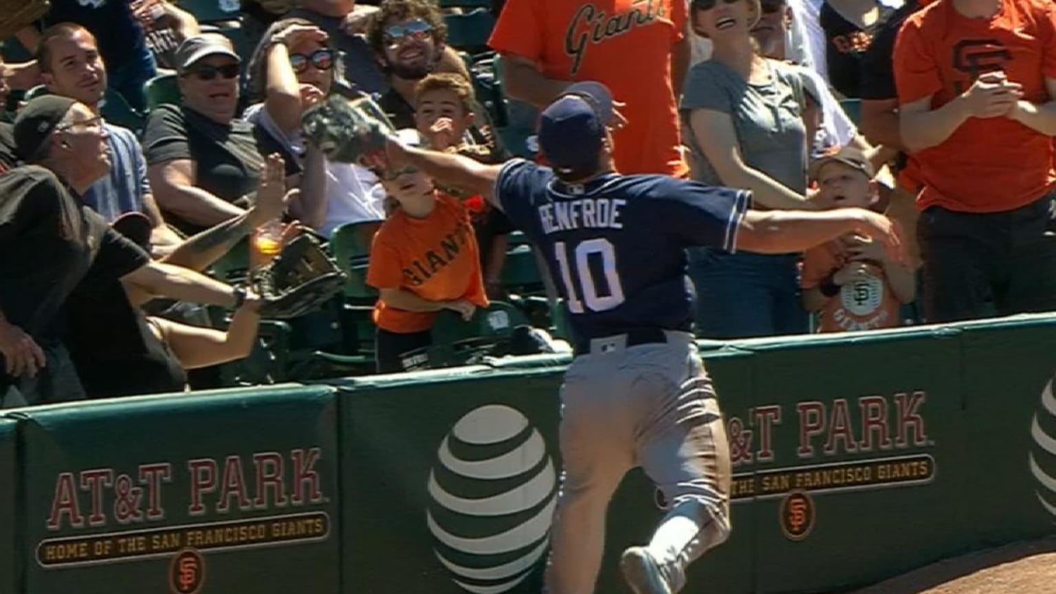 SD@SF: Renfroe goes into the crowd after awesome snag | 06/24/2018 ...