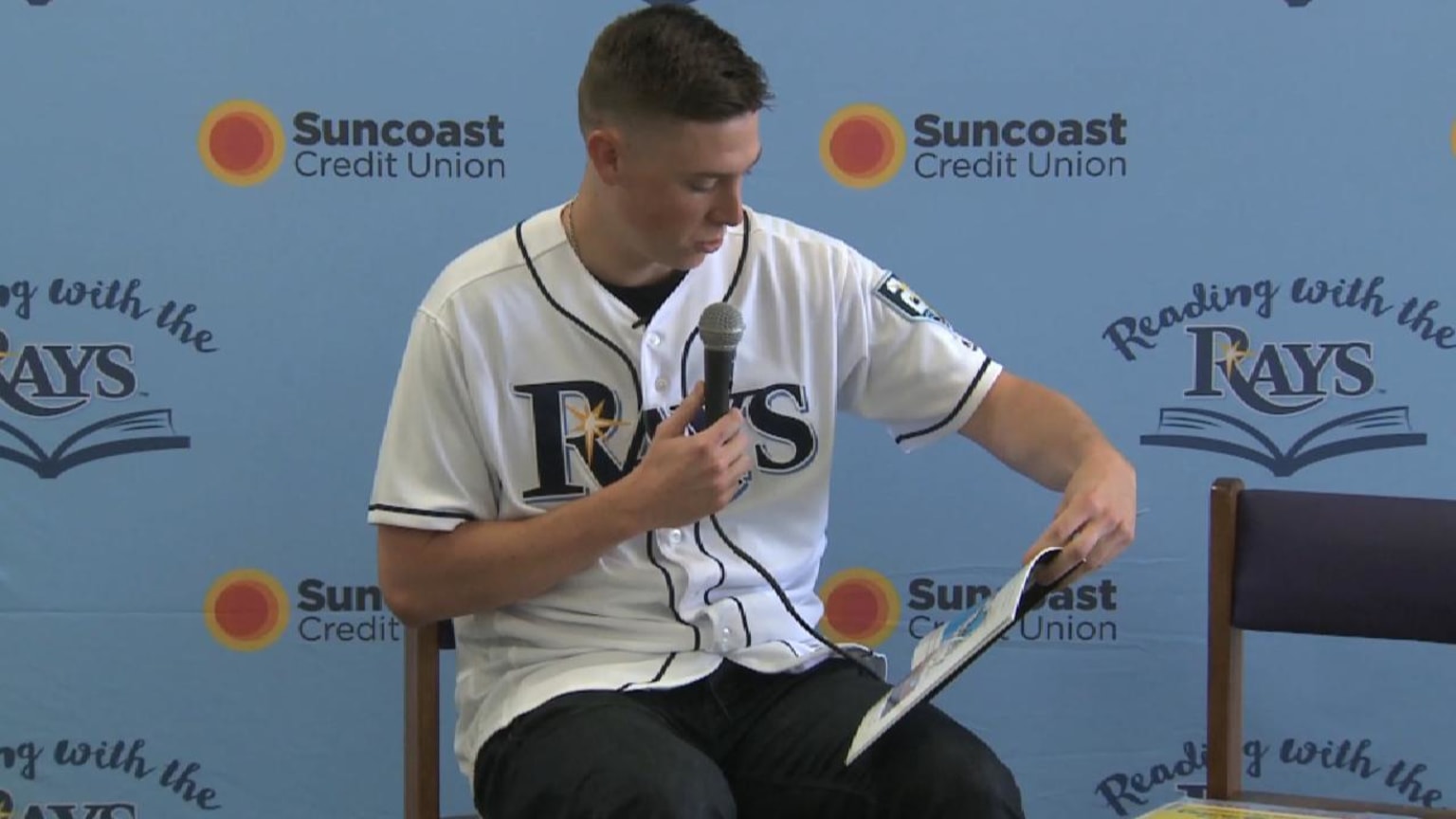 Ryan Yarbrough hosts 'Reading with the Rays' | 08/04/2018 | MLB.com