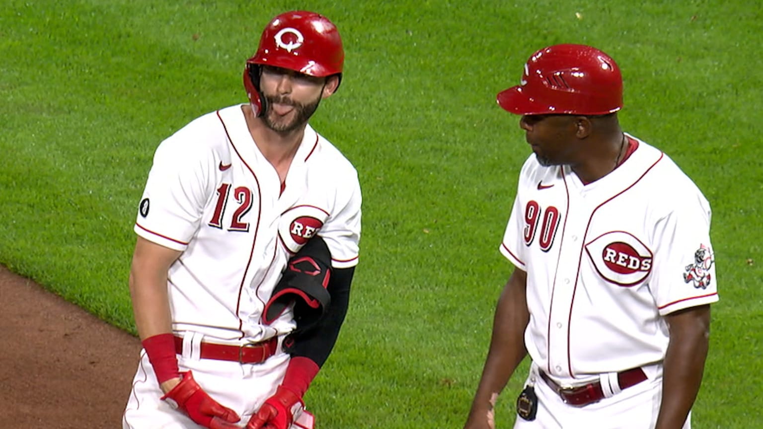 Tyler Naquin squibs an RBI single to left field | 08/16/2021 ...