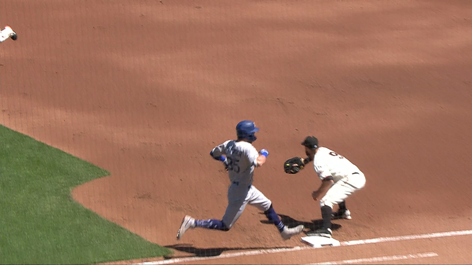 Cody Bellinger out on groundout after review | 08/27/2020 | Cincinnati Reds