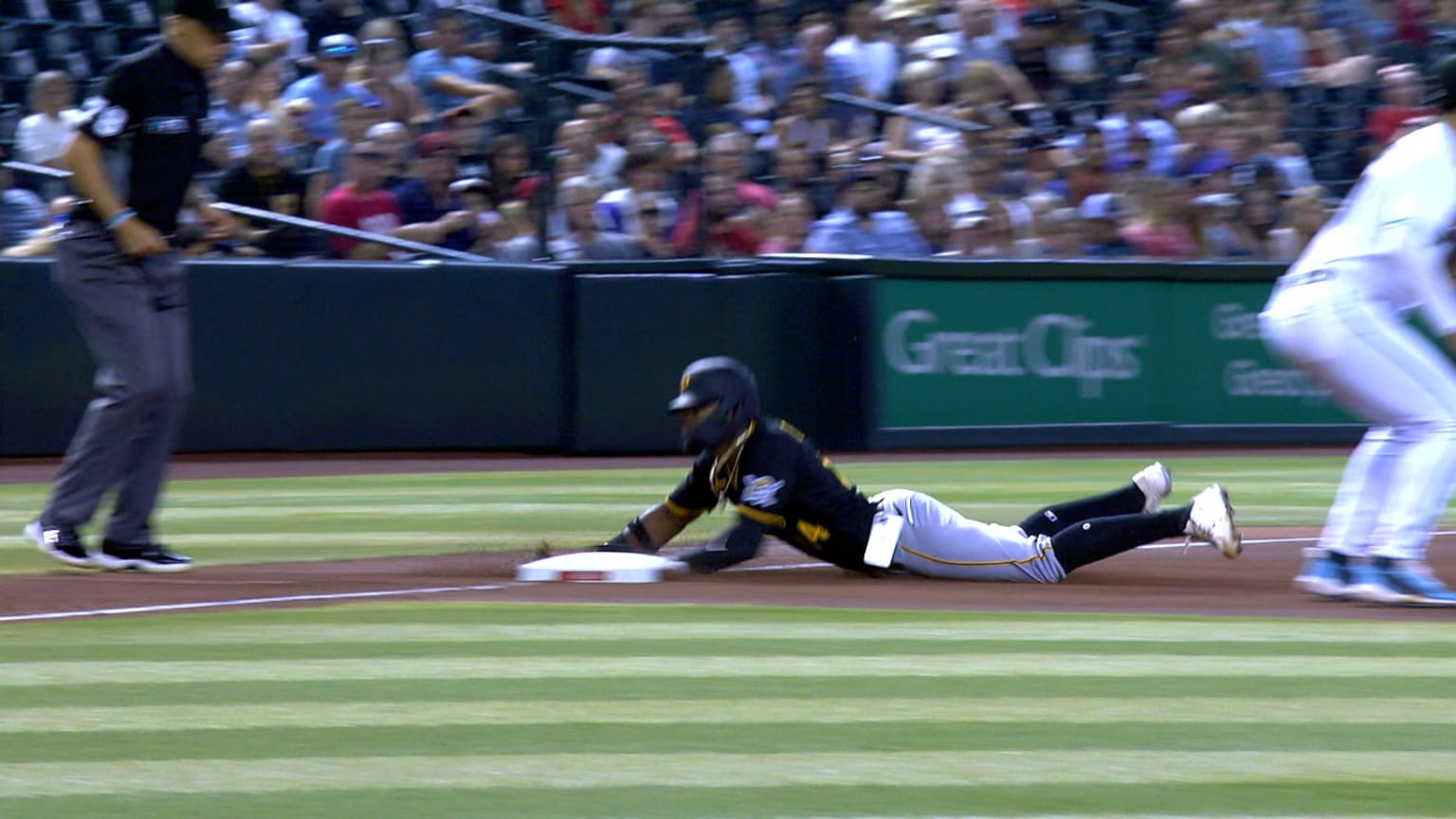Rodolfo Castro's phone slides out of pocket in 4th | 08/09/2022 ...