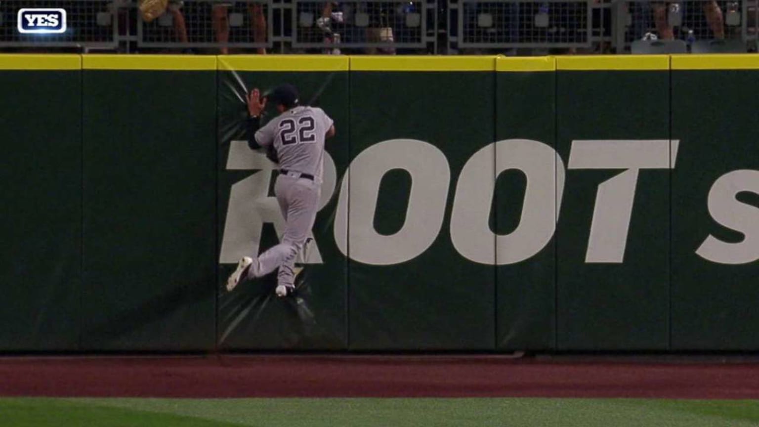 NYY@SEA: Ellsbury runs down ball on the warning track | 08/22/2016 ...