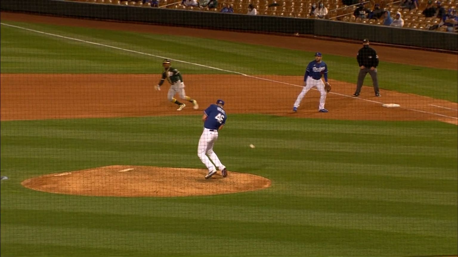 Corey Knebel sale del juego luego de ser golpeado | 26/03/2021 | Los ...