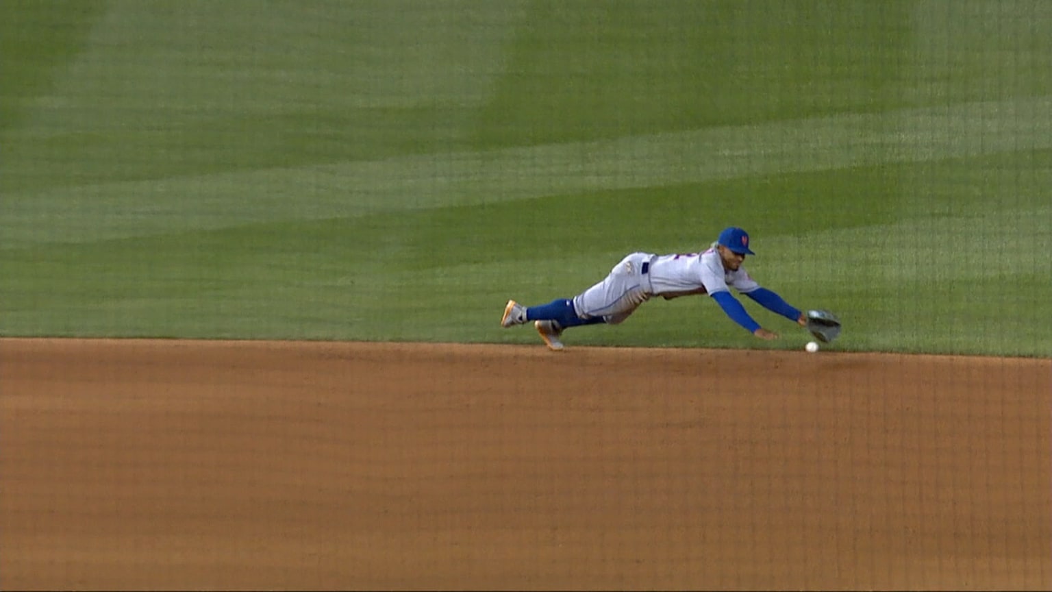 Francisco Lindor makes a sprawling play at shortstop | 05/10/2022 | MLB.com