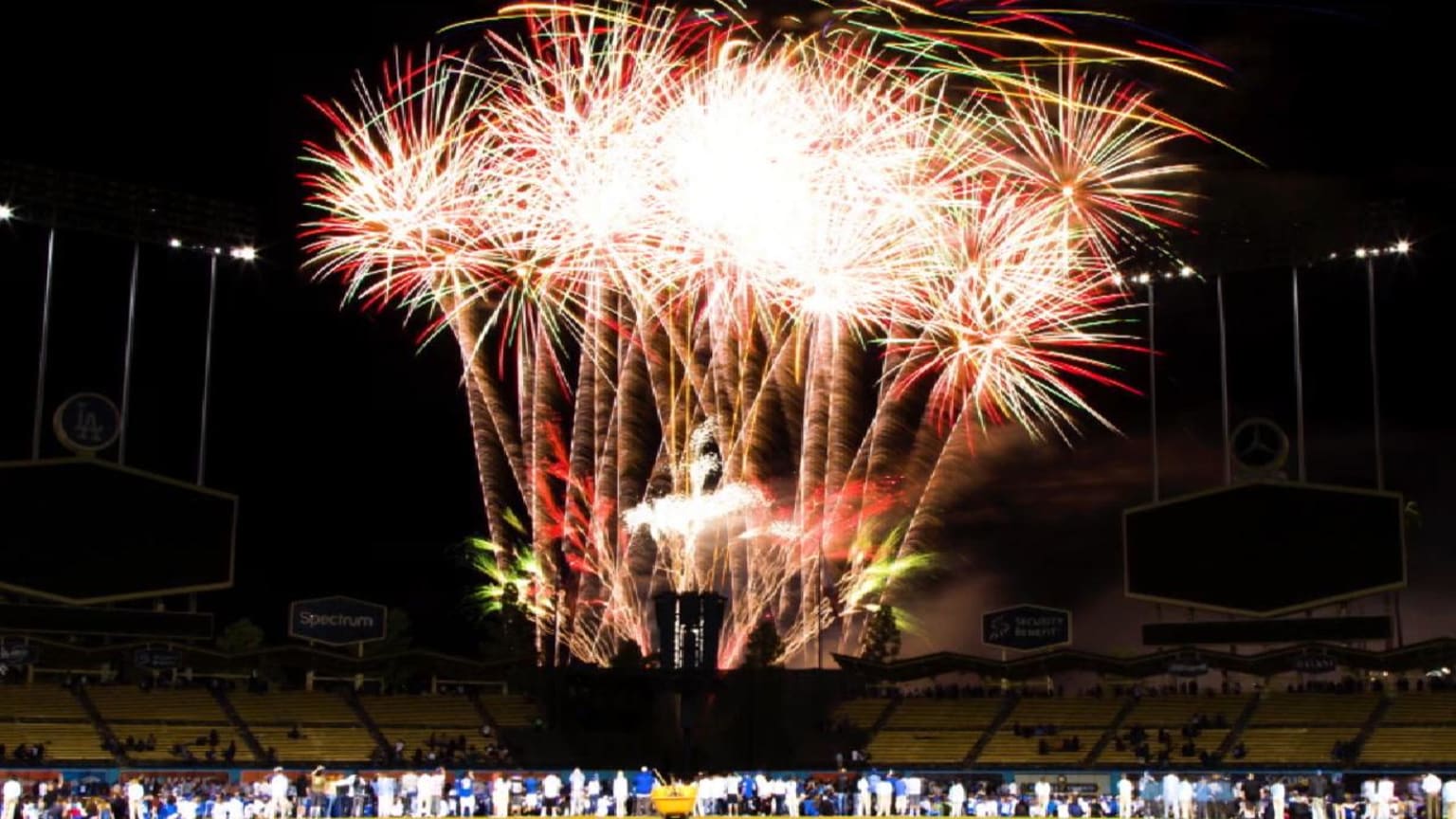 Friday Night Fireworks | 07/26/2018 | Cincinnati Reds