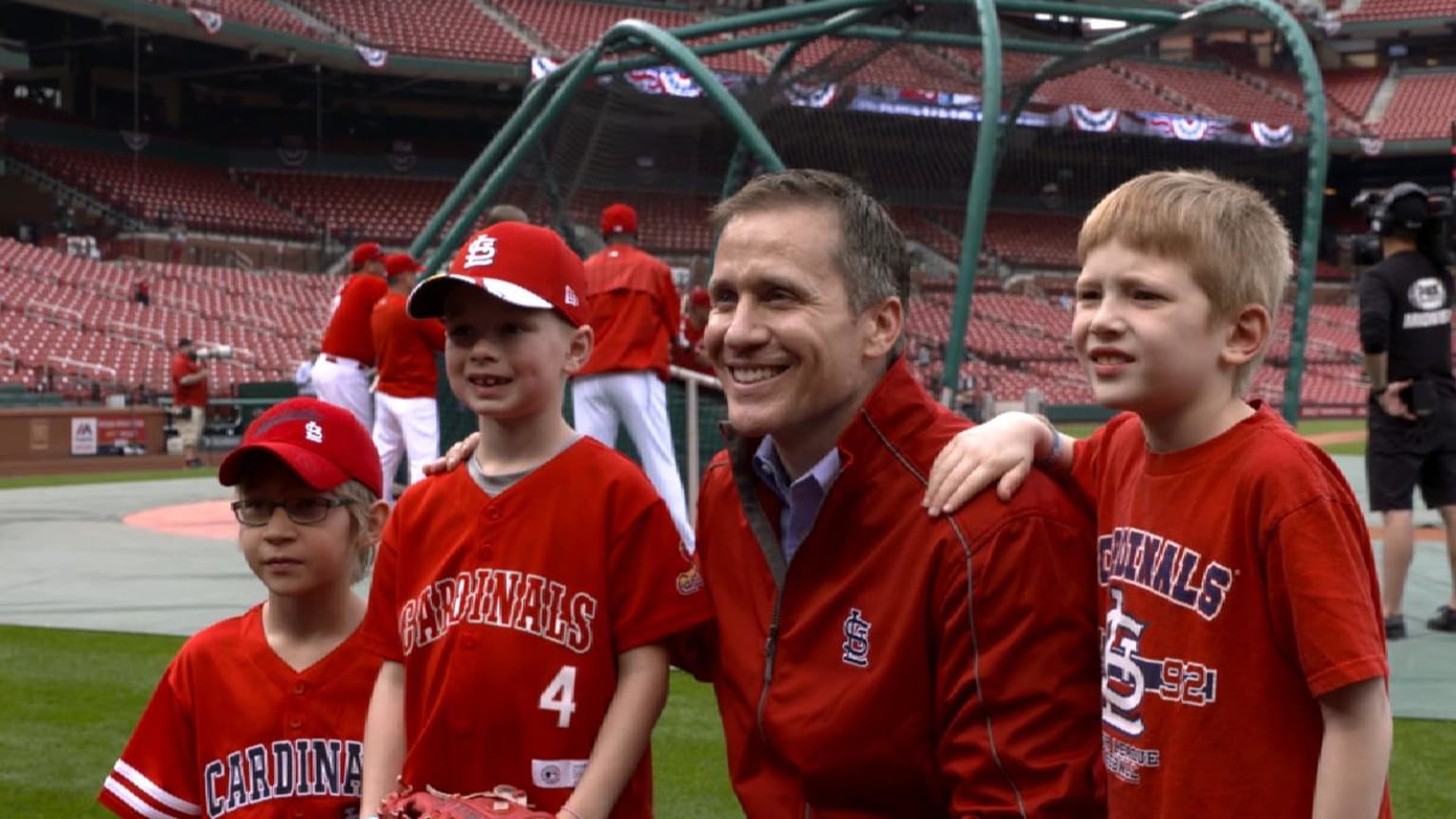 Kids join Mo. Gov. Eric Greitens before the game | 04/03/2017 | St ...