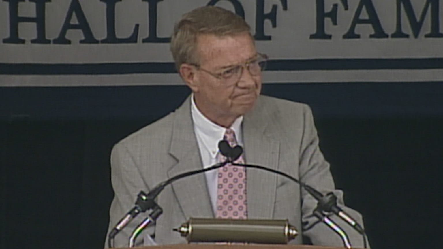 Harry Kalas receives 2002 Ford C. Frick Award | 07/28/2002 | St. Louis ...