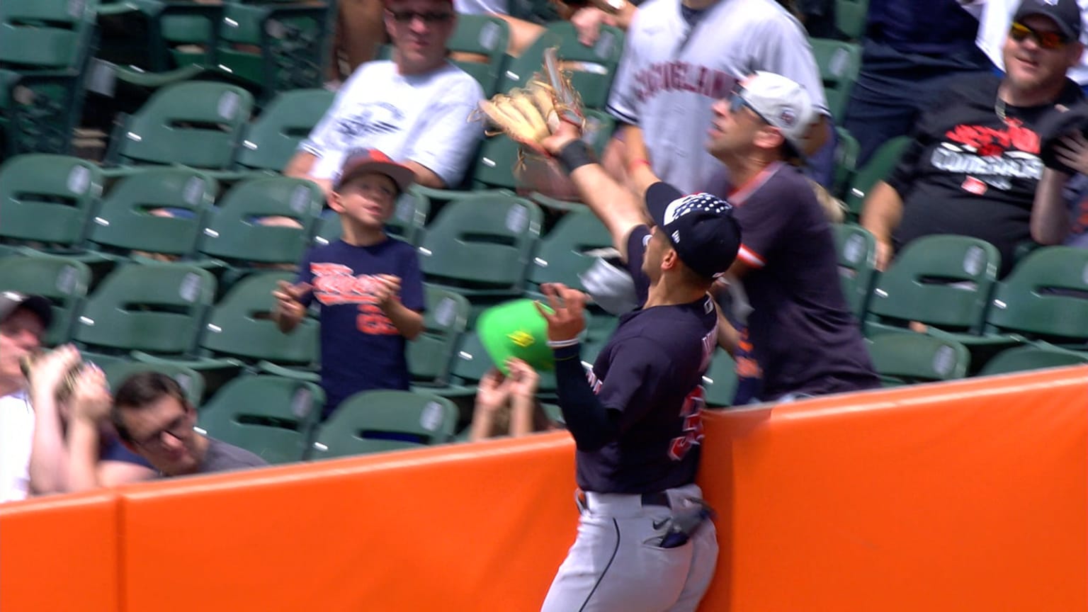 Daily Dash: Mateo spins, throws, Kwan leaps at wall | 07/05/2022 | MLB.com