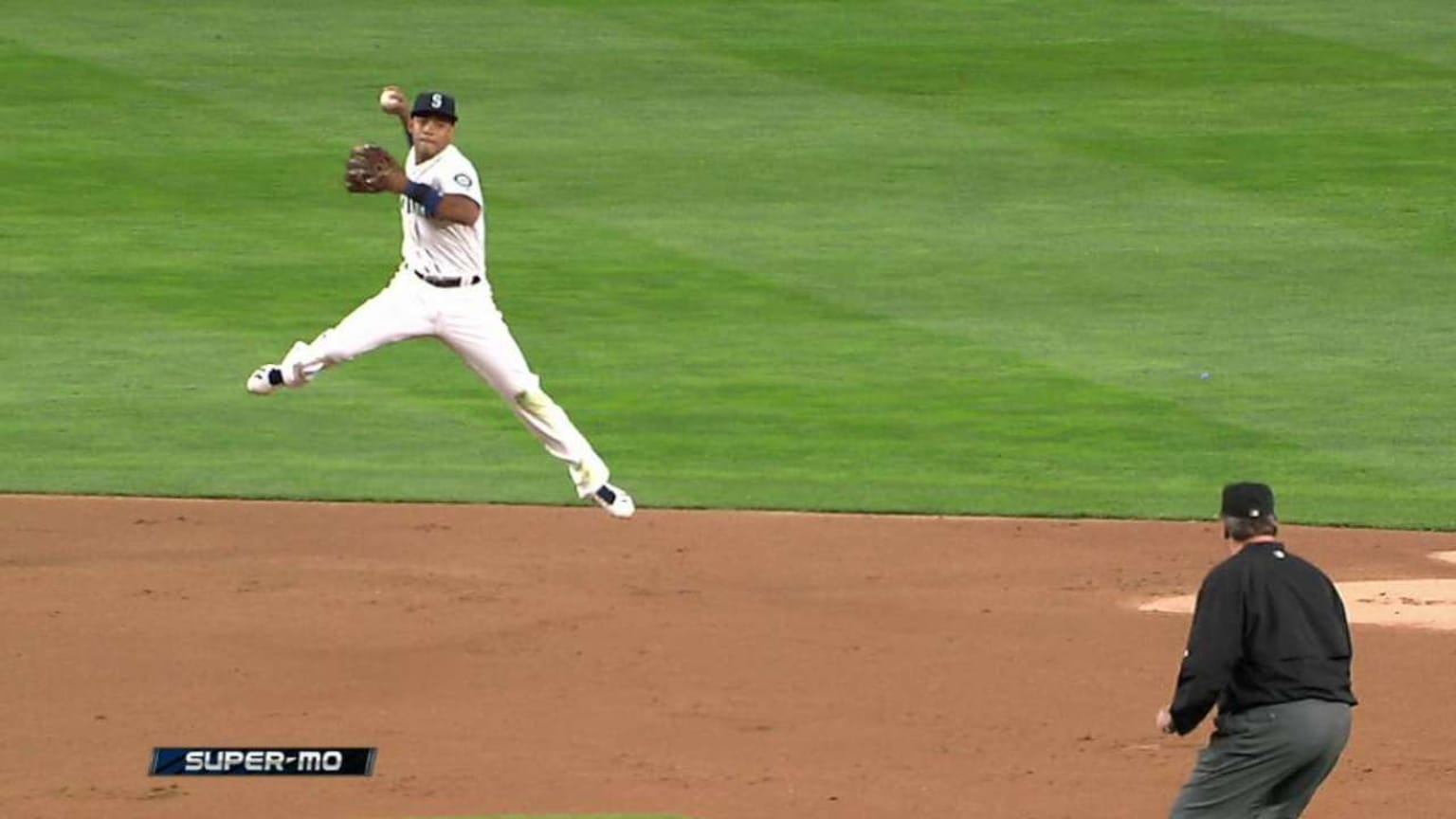 Marte's jumping throw | 04/08/2016 | MLB.com