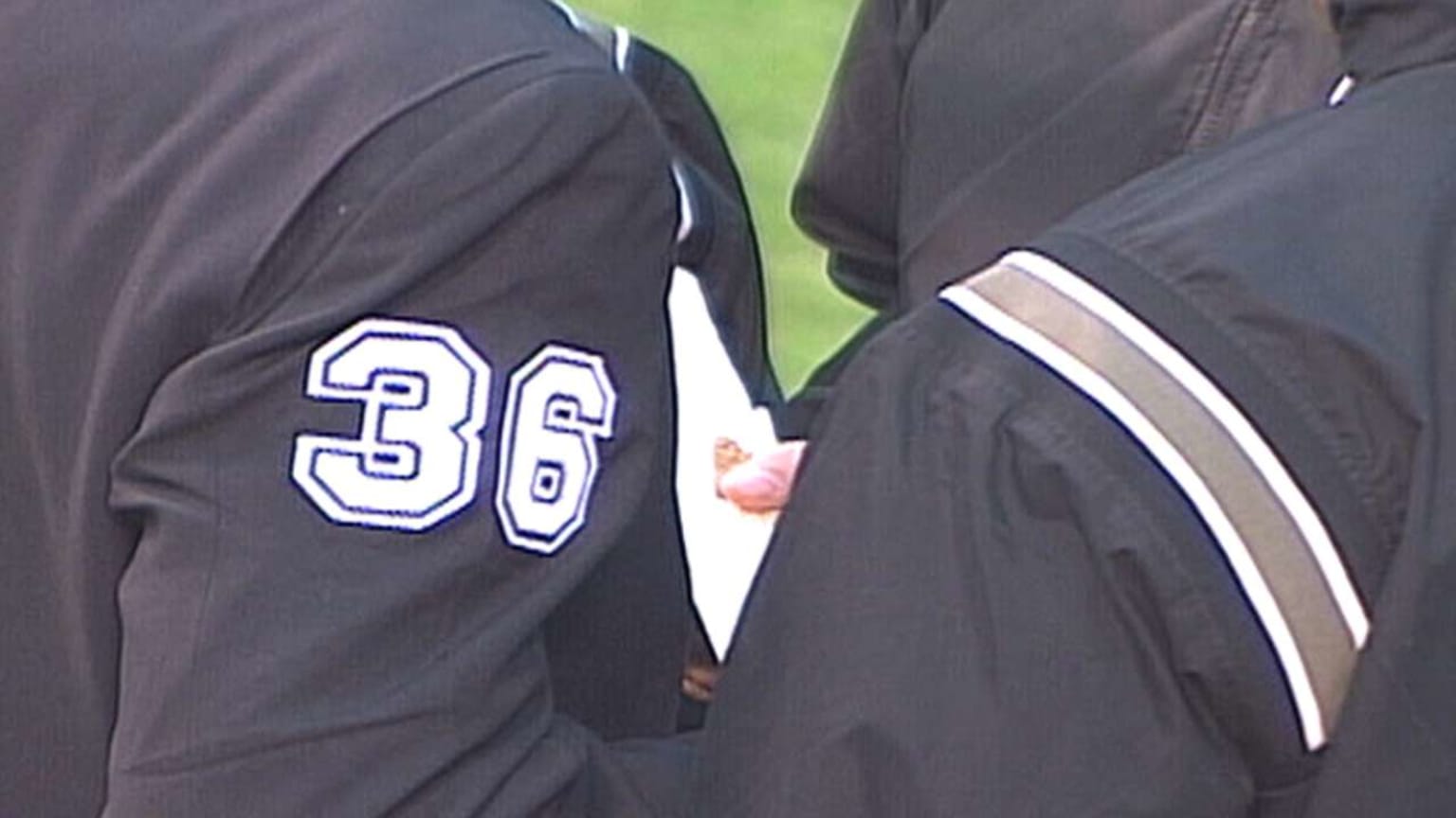 TB@CHC: Umpires discover cork in Sosa's broken bat | 06/03/2003 | MLB.com