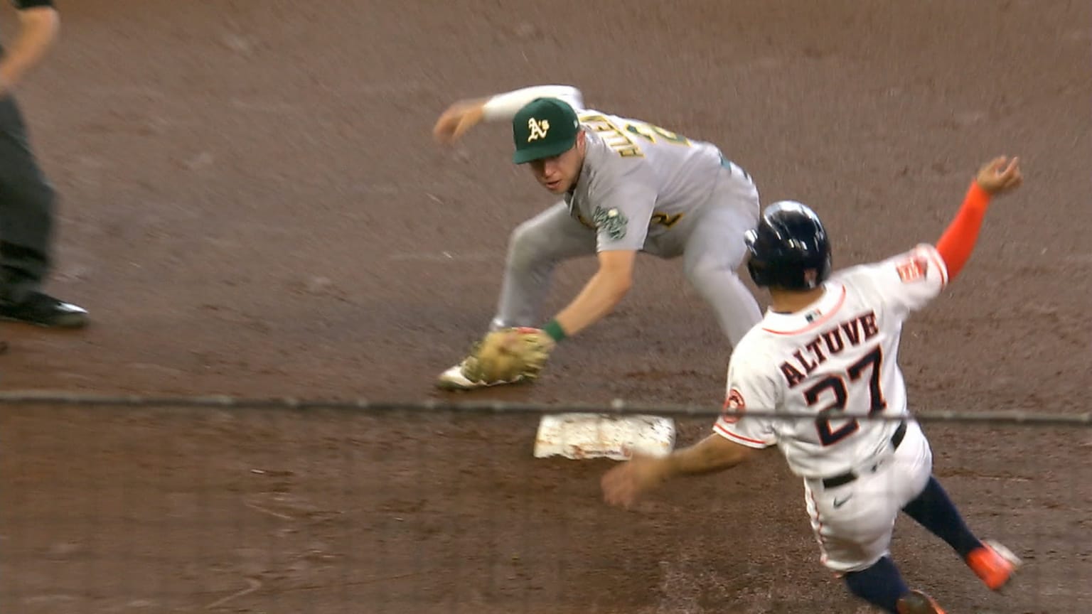 Jose Altuve gets thrown out trying to tag from first | 08/13/2022 ...
