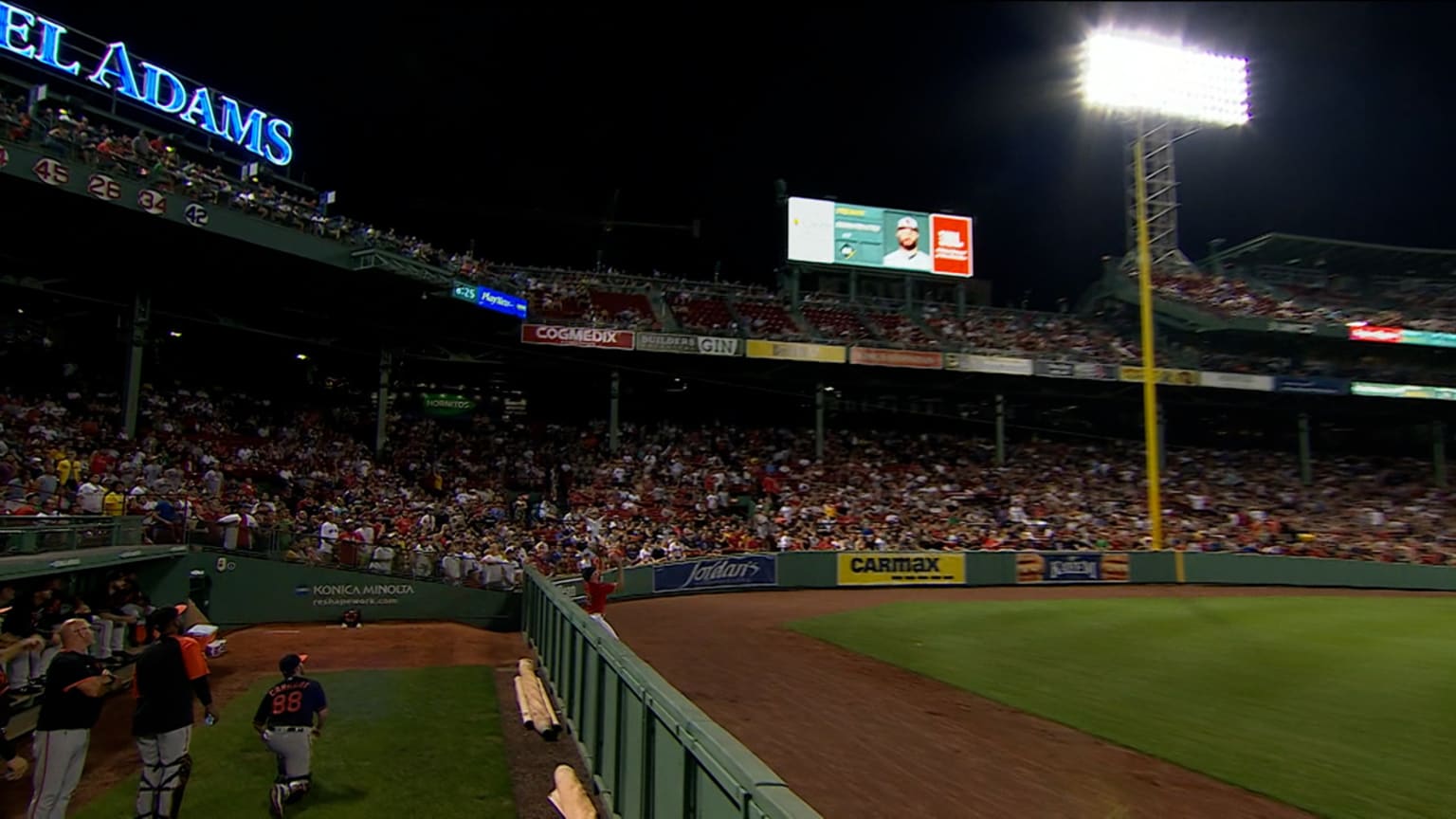 Hunter Renfroe makes a homer-robbing grab in the 4th | 08/13/2021 ...