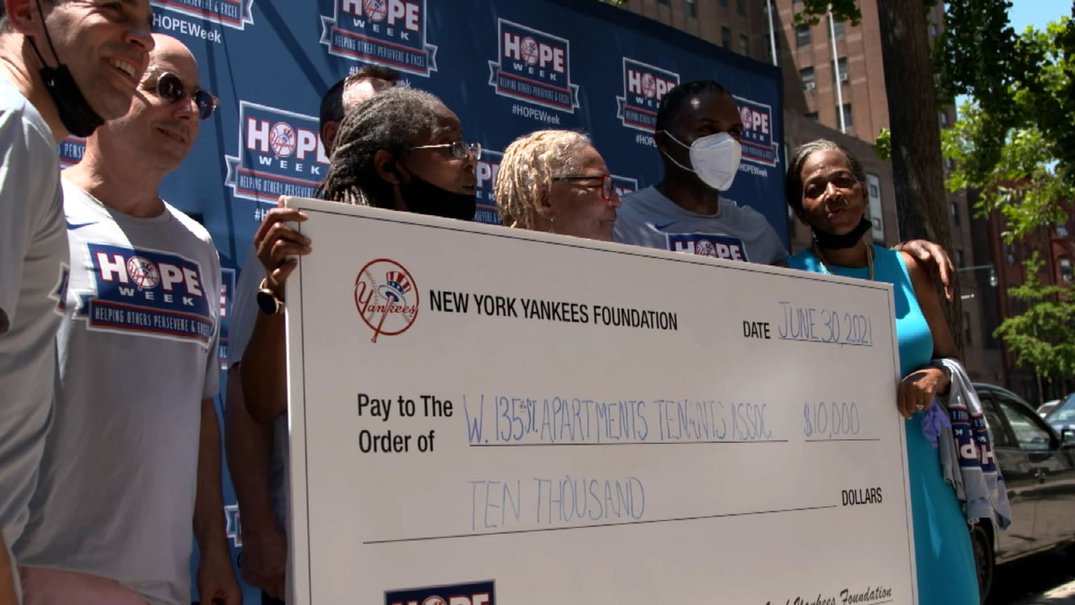 Yankees donate meals in Harlem as part of HOPE Week | 07/01/2021 | New ...