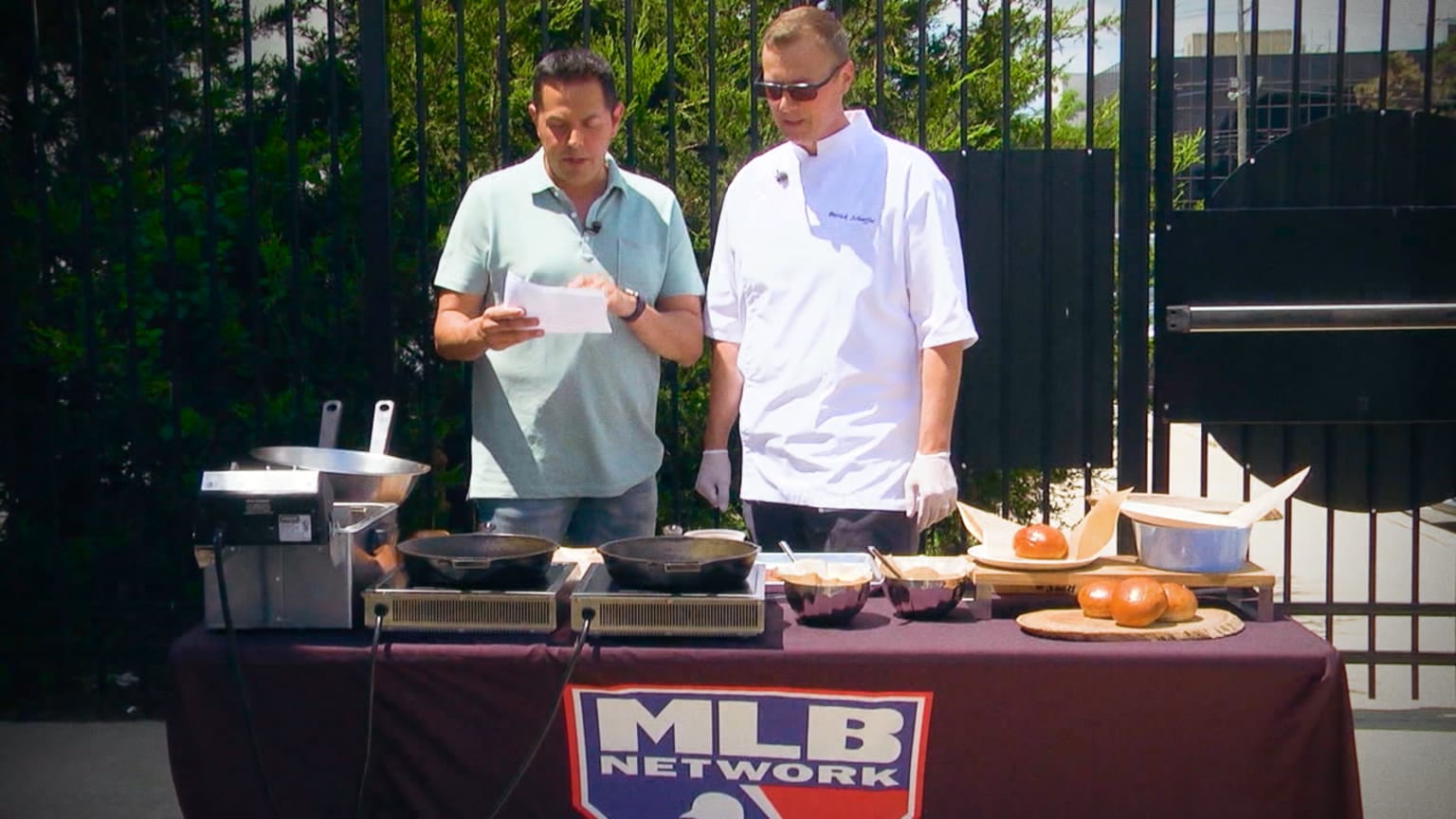 Chef Patrick cooks some burgers at MLB Network | 07/25/2019 | MLB.com