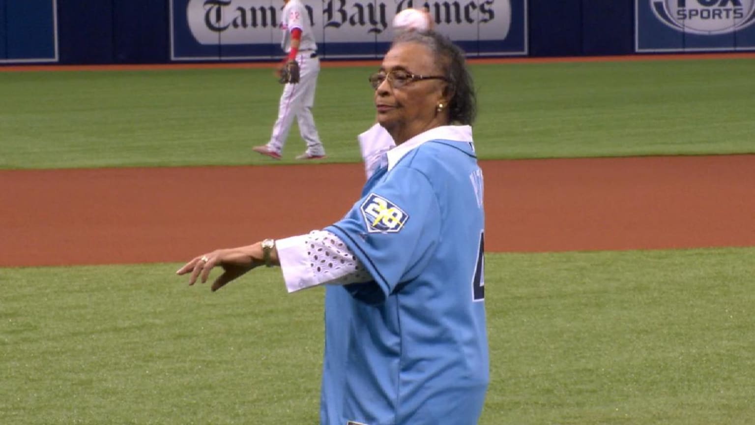 PHI@TB: Eula Pitts throws out ceremonial first pitch | 04/15/2018 ...