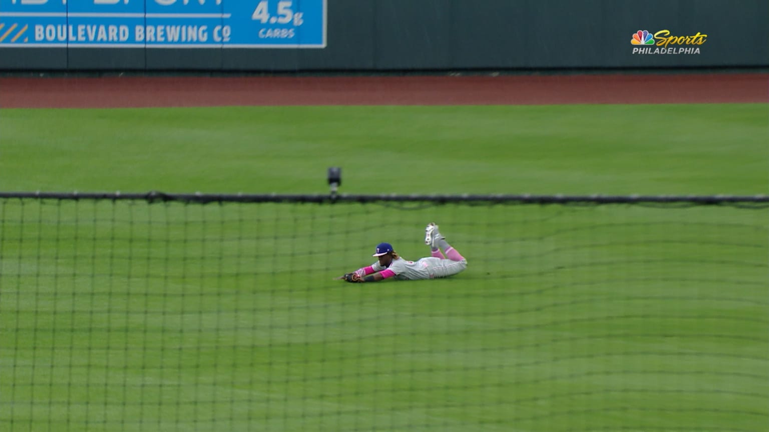 PHI@KC: Herrera robs Gallagher with a diving catch | 05/12/2019 ...