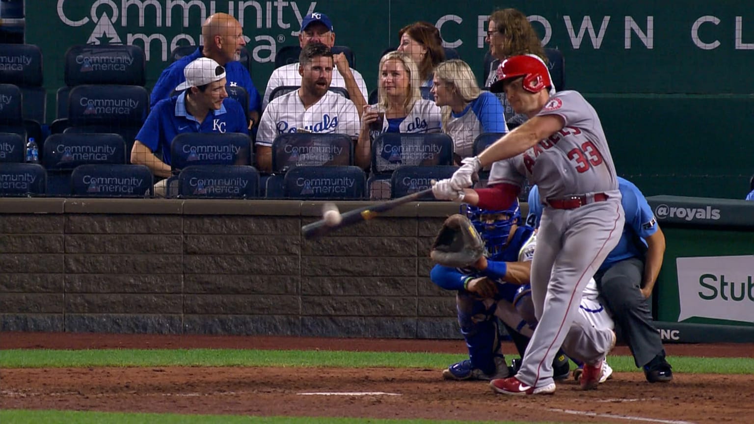 Max Stassi smashes a solo home run in the 9th inning | 07/26/2022 | Los ...