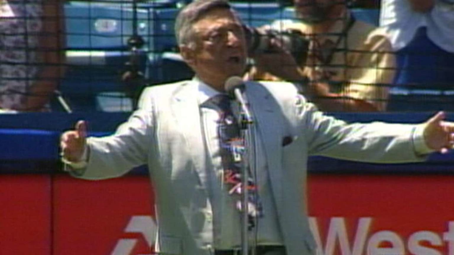 CLE@NYY: Merrill performs national anthem | 08/13/1995 | Toronto Blue Jays
