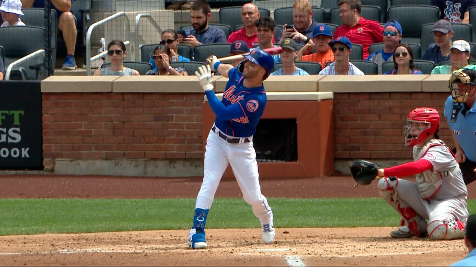 Tyler Naquin bashes his 10th home run to right field | 08/10/2022 | New ...