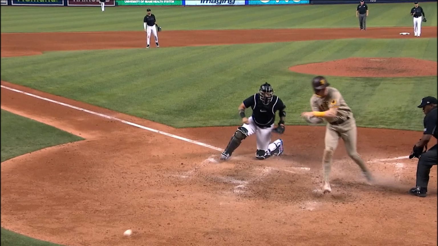 Padres score two on wild play | 07/23/2021 | San Diego Padres