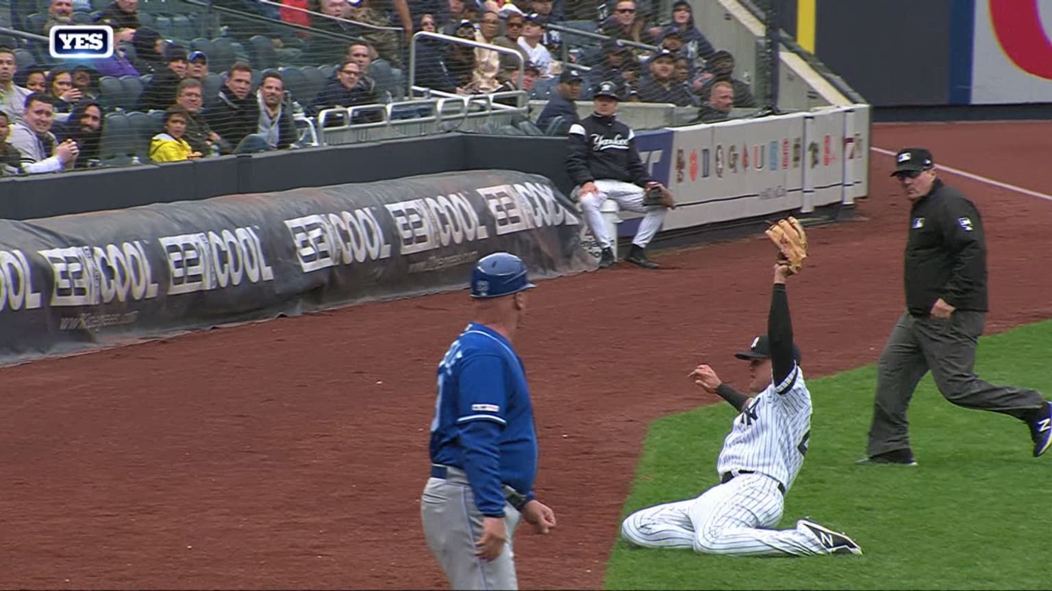 KC@NYY: Urshela lays out for great sliding catch | 04/20/2019 | New ...