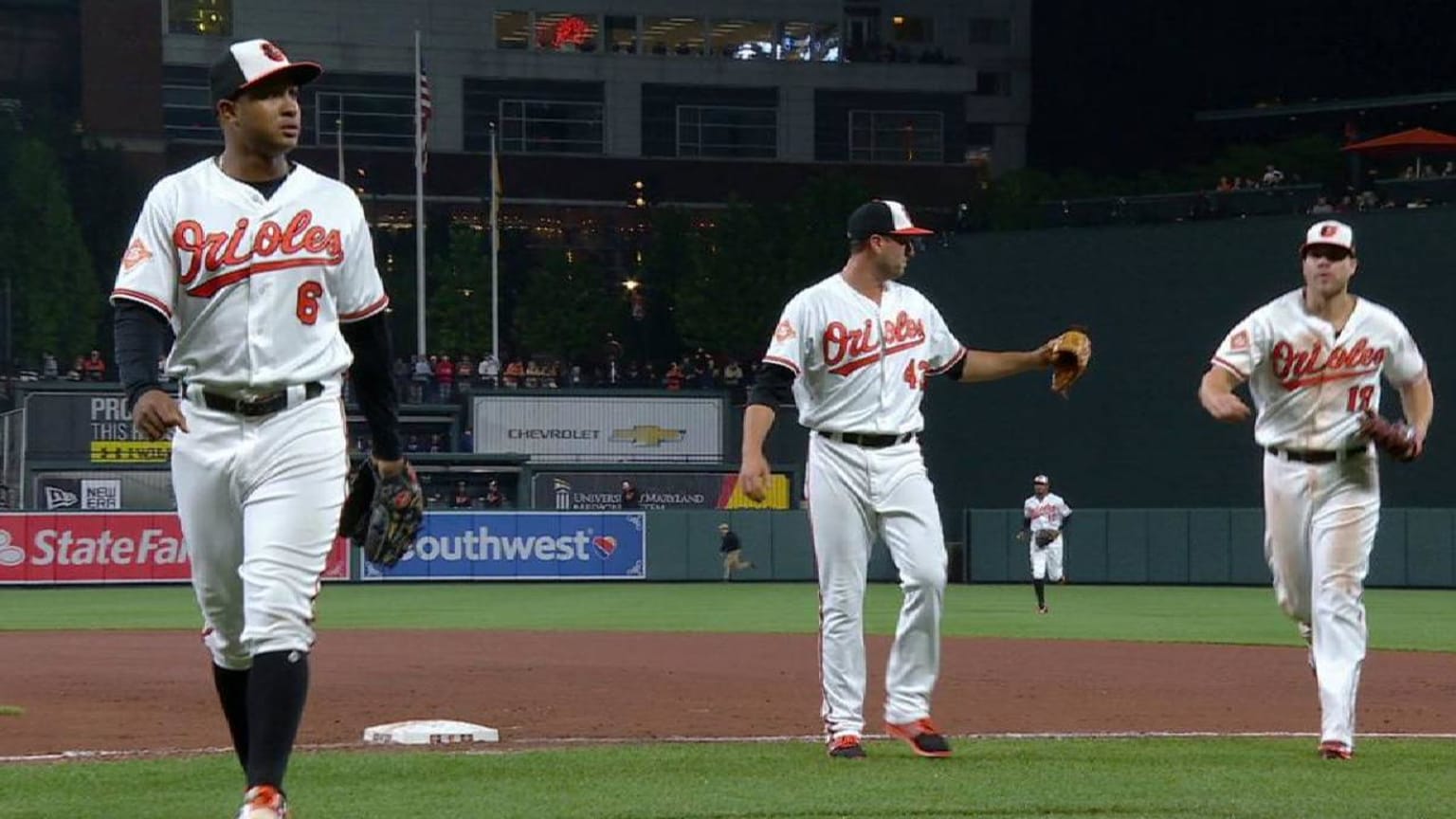 Davis' diving stop at first | 05/22/2017 | MLB.com