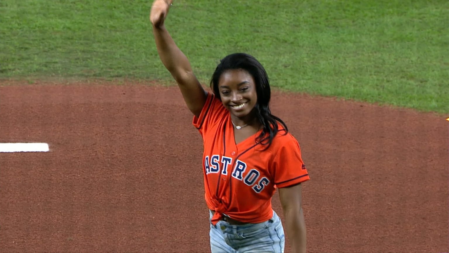 WS2019 Gm2: Simone Biles tosses unique first pitch | 10/23/2019 | San ...