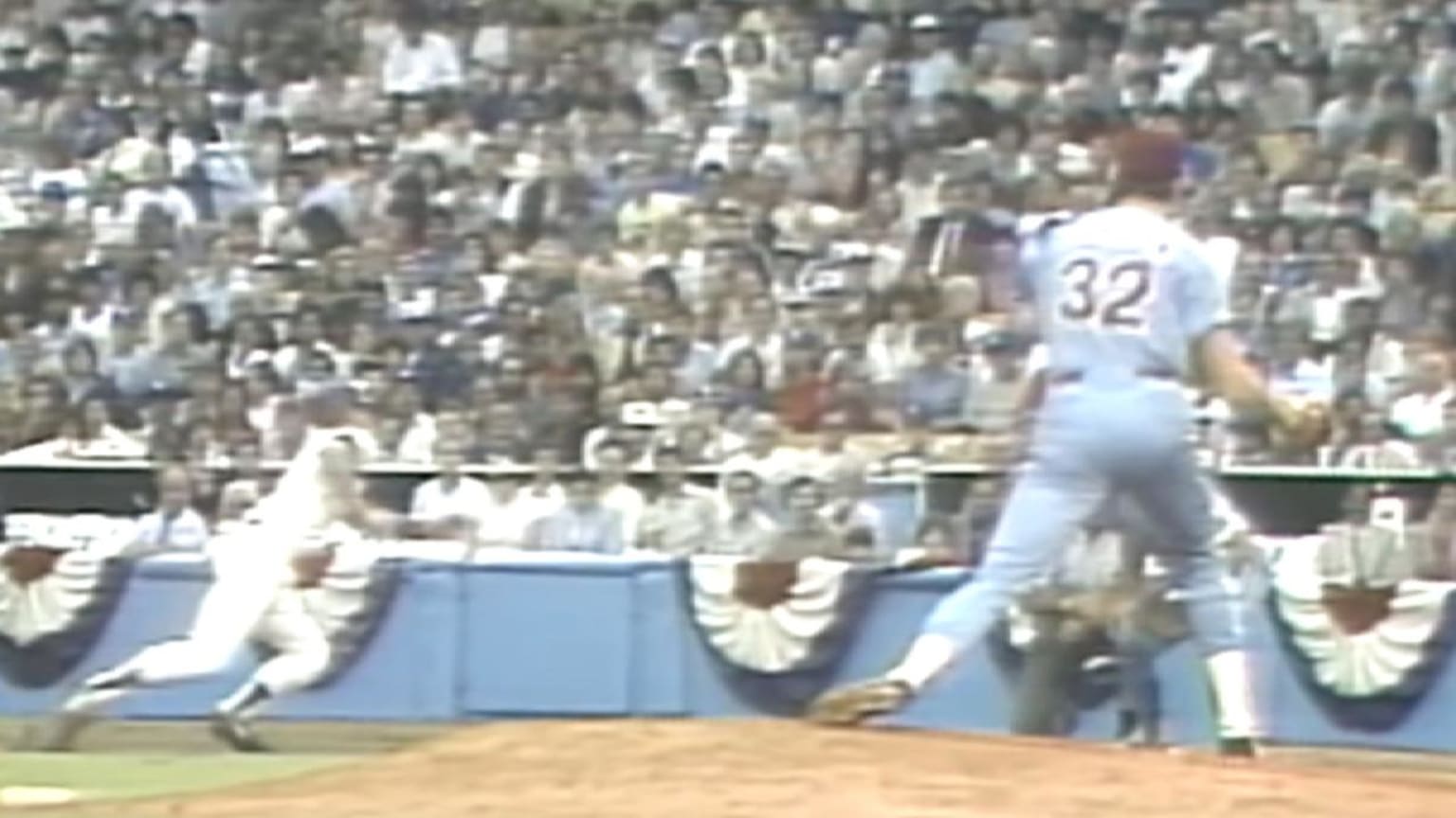 1983 NLCS Gm1: Carlton picks off Sax | 10/04/1983 | MLB.com
