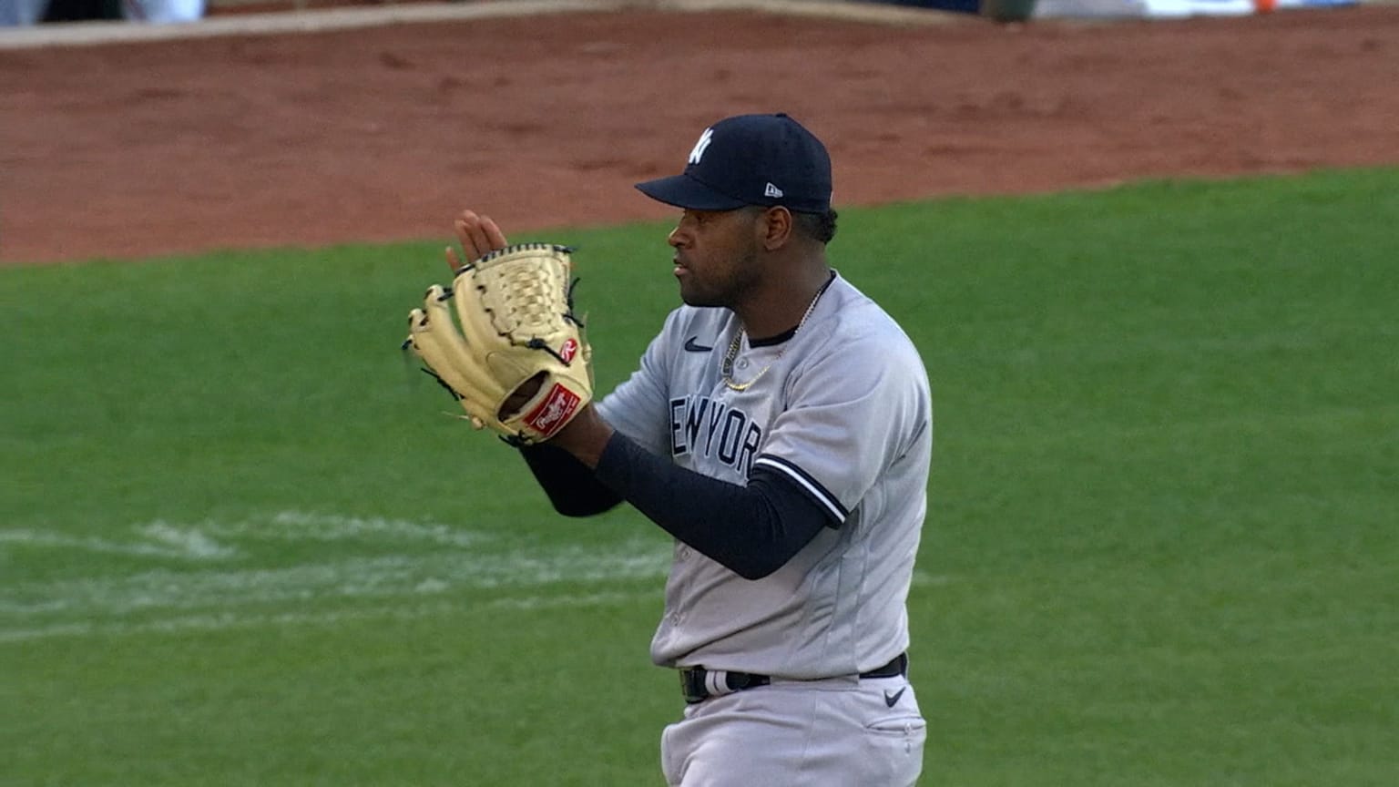 Torres snags a ball and fires to first for two outs | 05/16/2022 | MLB.com
