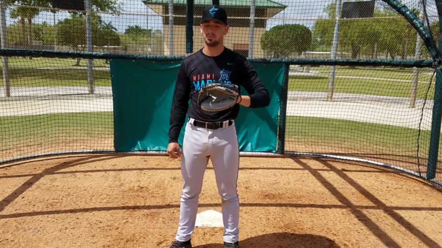 Banfield shows how he frames up for different pitches | 03/13/2019 ...