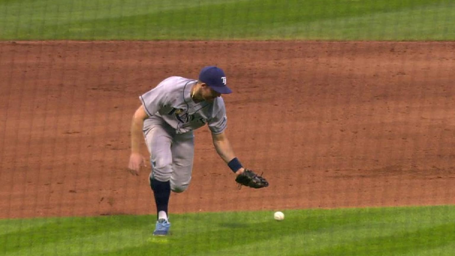 Juan Uribe reaches on a fielding error by shortstop Brad Miller. Jose ...