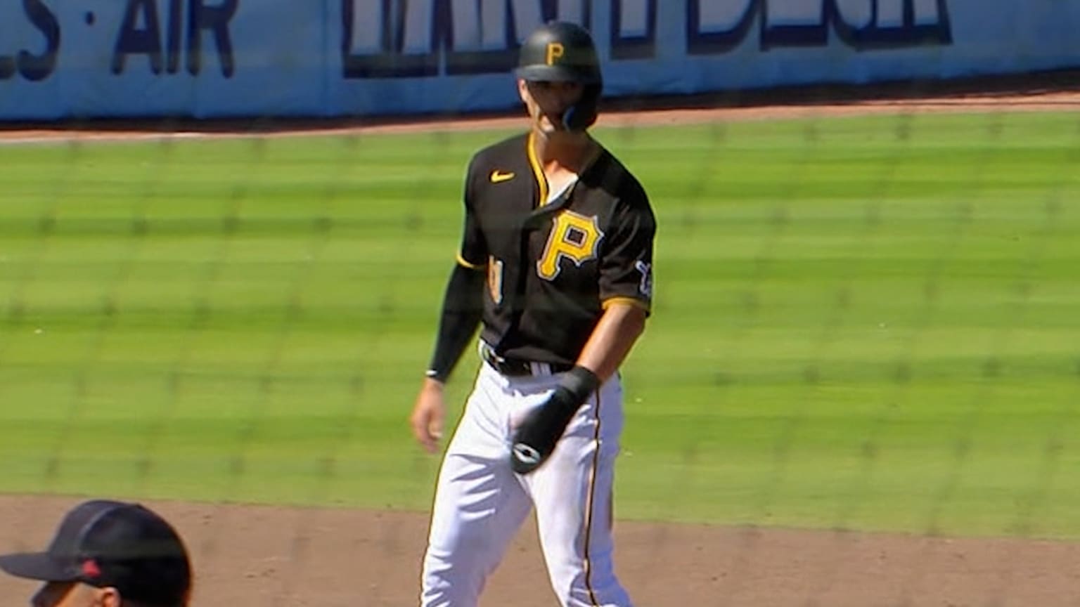 Jared Oliva steals second base in the 8th inning | 03/25/2022 ...