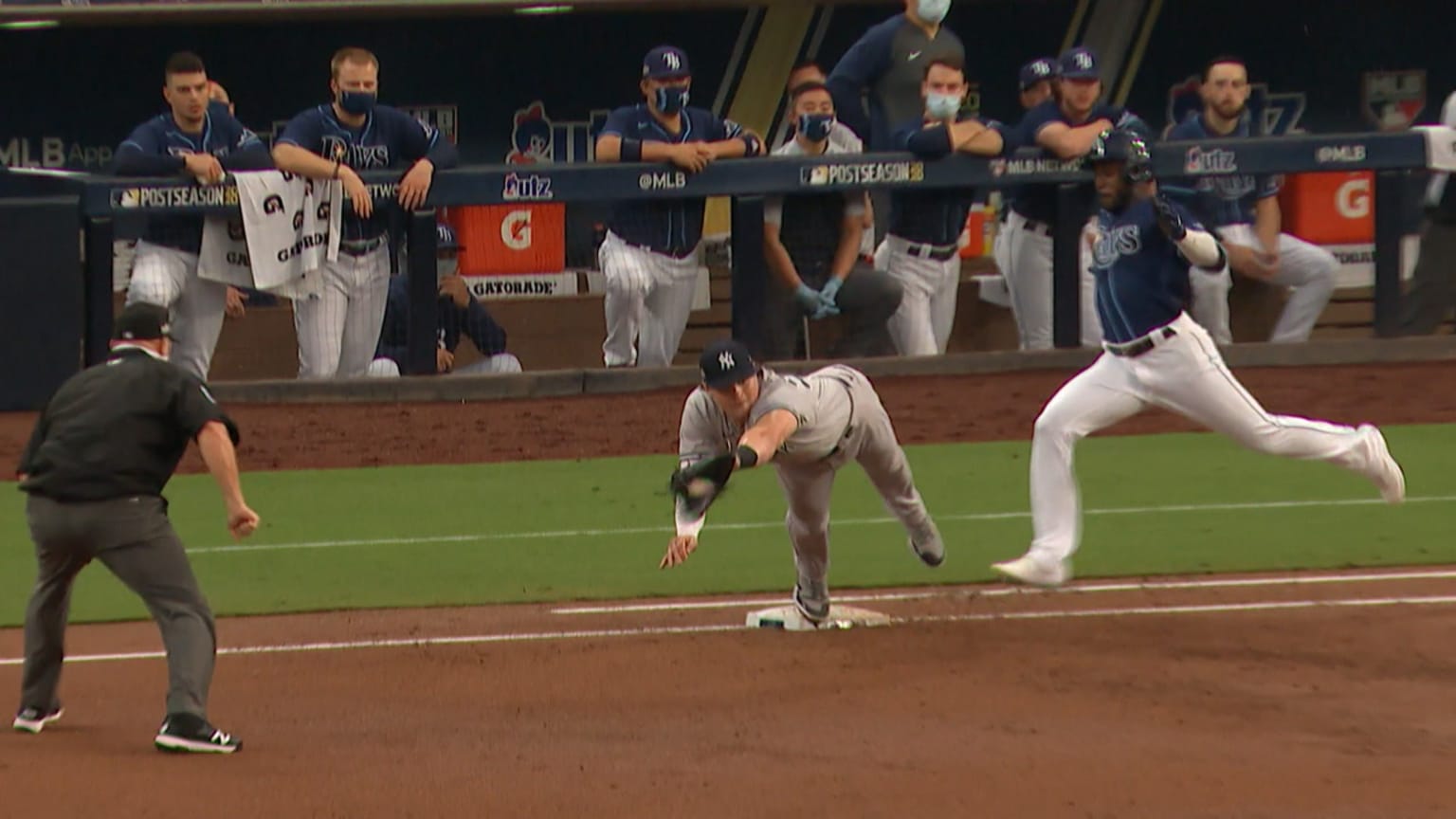 Gio Urshela charges, Luke Voit hangs on to the bag | 10/06/2020 | New ...