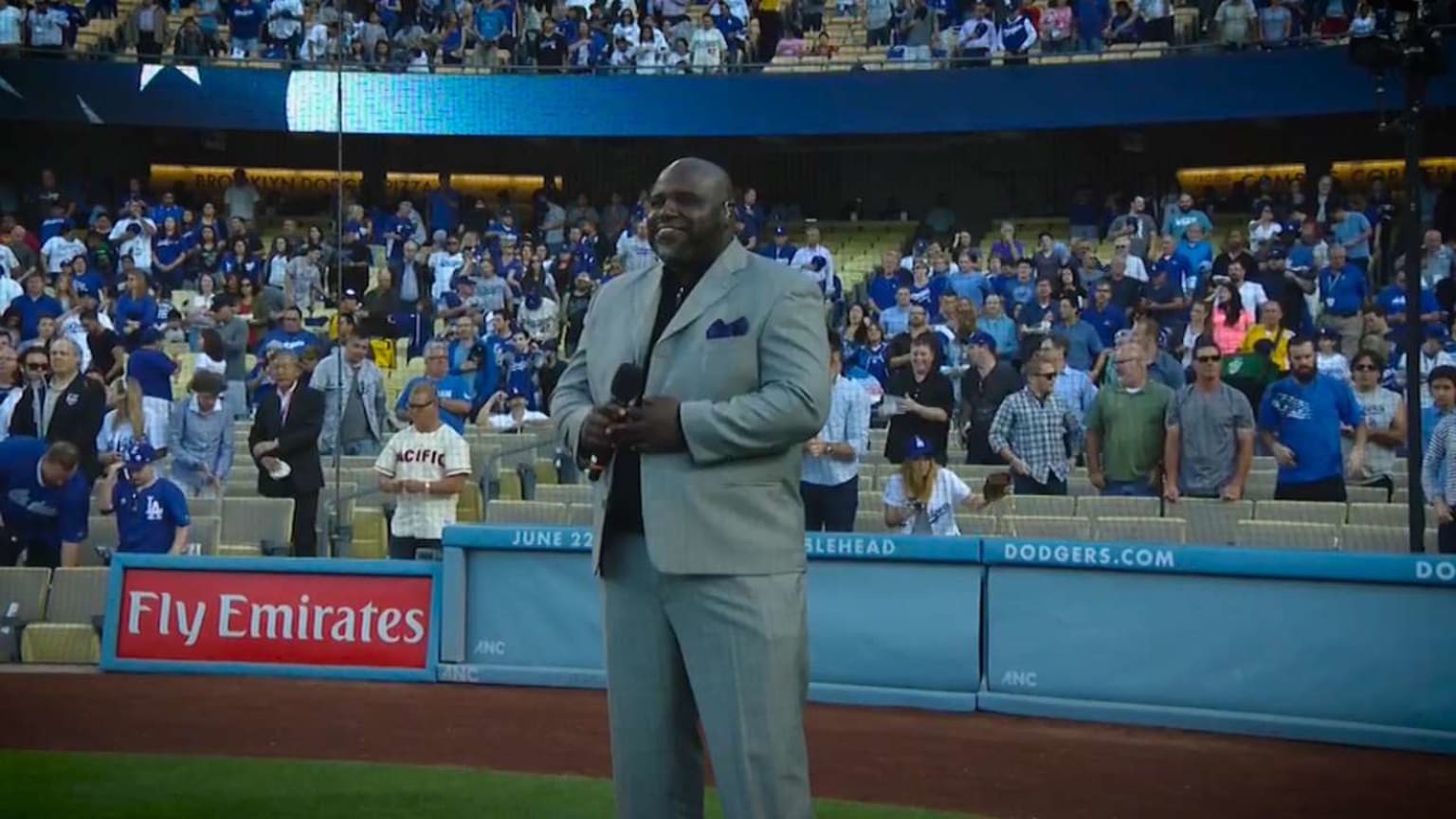 Keith Williams Jr. sings anthem | 06/09/2016 | MLB.com