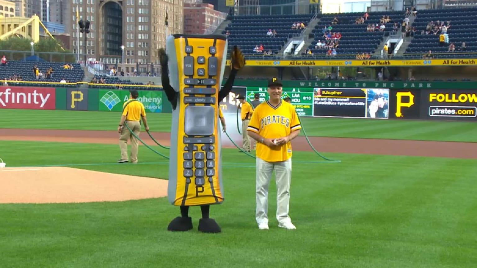 Pirates First Pitch: Clairmont | 09/22/2017 | MLB.com