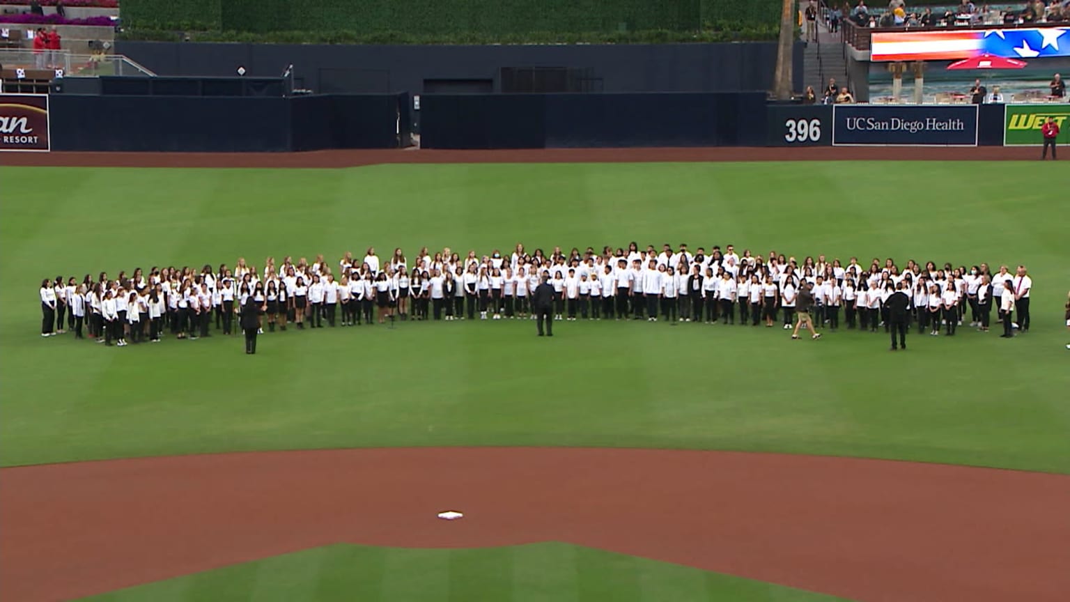 4/19/22 National Anthem: Spring Choir | 04/19/2022 | New York Yankees