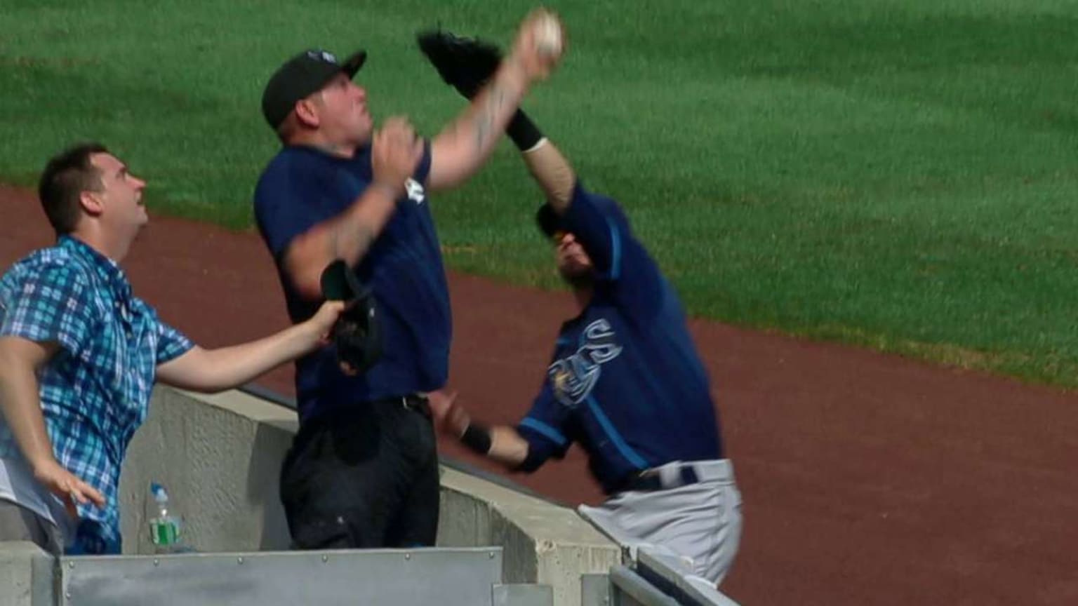 TB@NYY: Umpires rule fan interference, call stands | 08/14/2016 | MLB.com TB@NYY: Umpires rule fan interference, call stands | 08/14/2016 | MLB.com