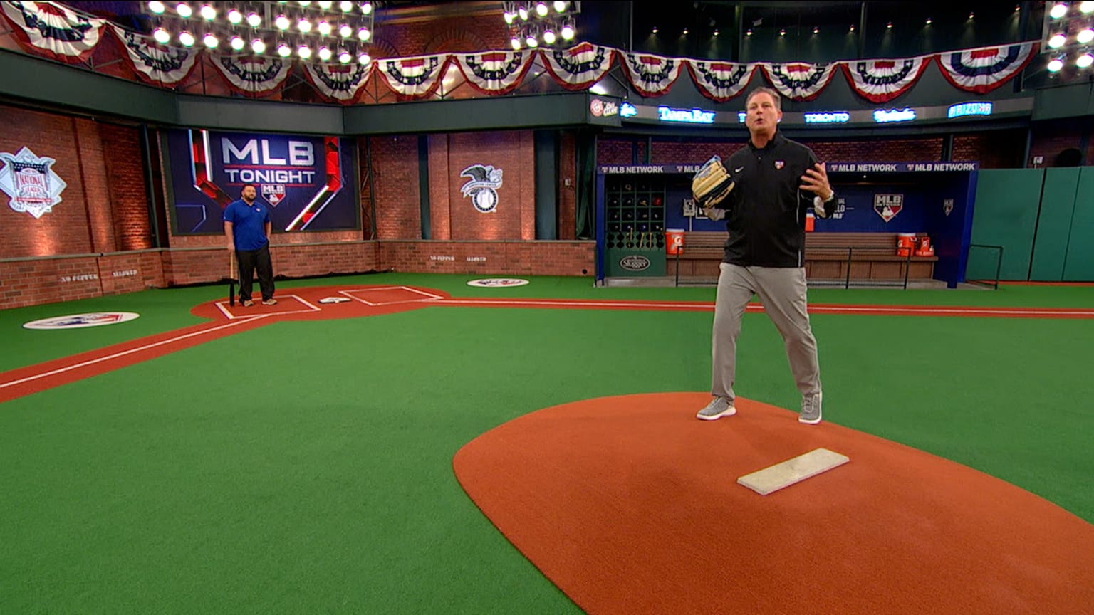 MLB Tonight breaks down the lefty-on-lefty matchup | 02/18/2022 | MLB.com