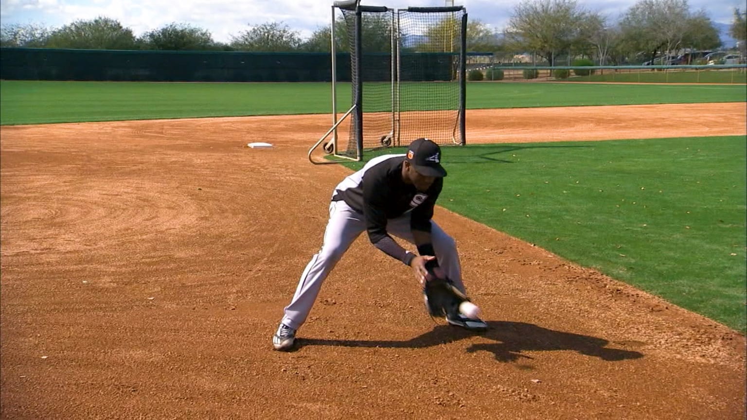 Tim Anderson shows how to field a ground ball | 06/06/2020 | Toronto ...